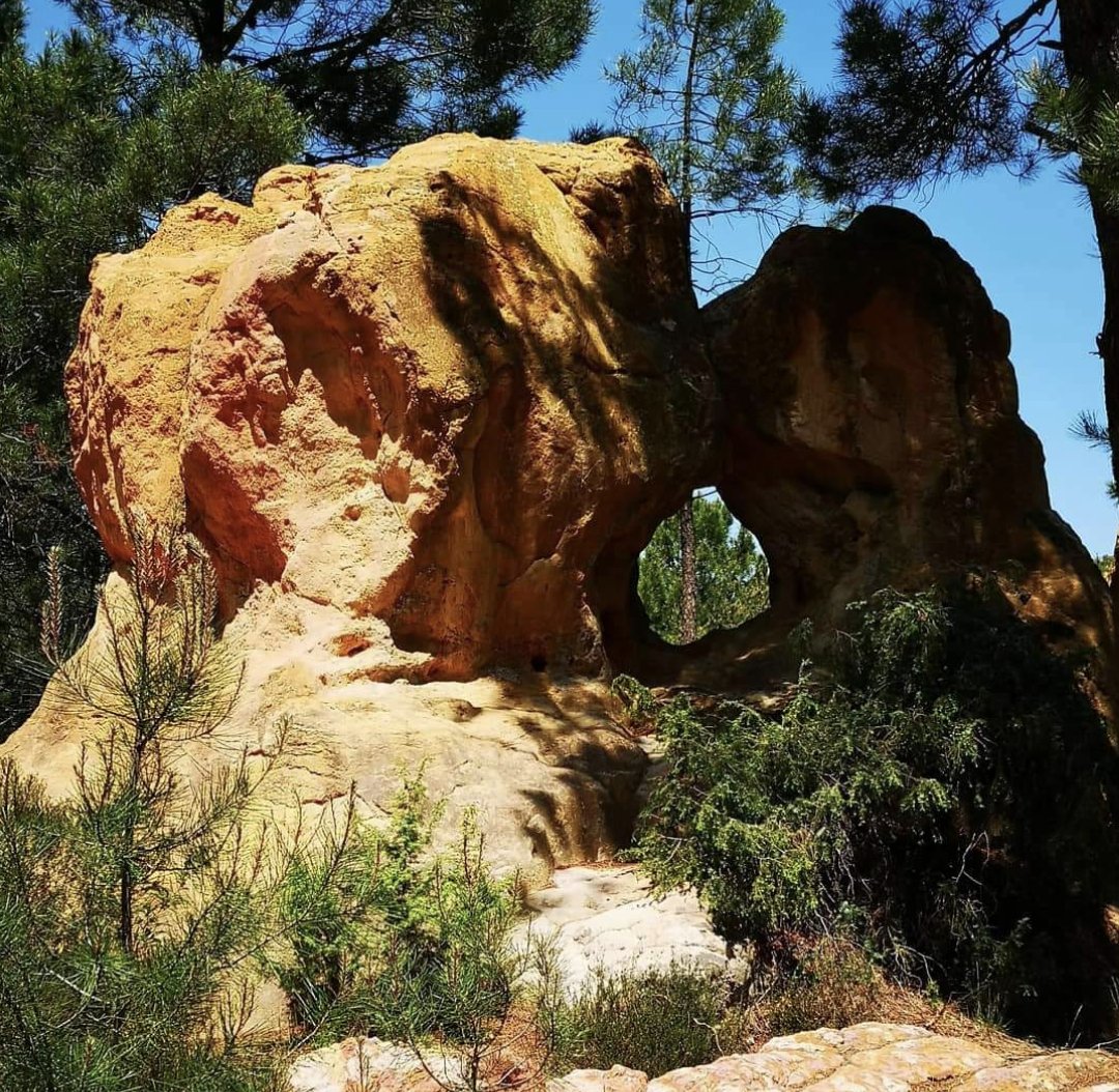 The Ochres of the Luberon – Postcards from Provence and beyond